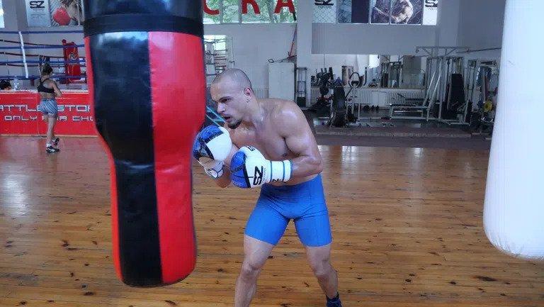 Борислав Велев ще търси нокаут срещу Амарилдо Врая в битката им за WBC ...