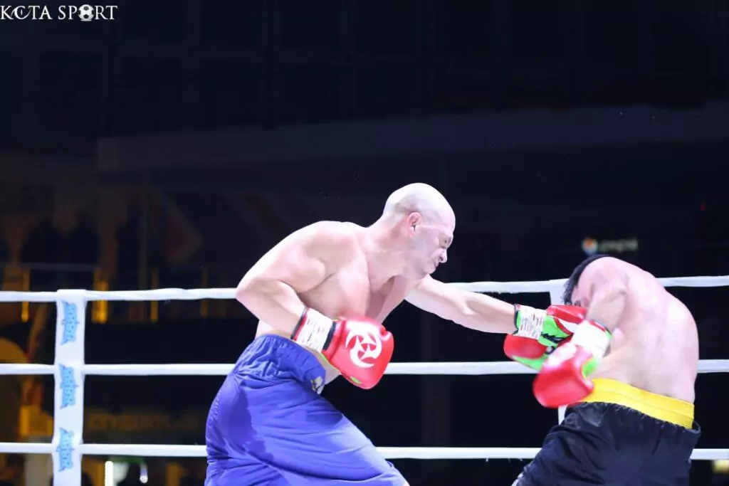 БОКС: Здравко Попов отказа Евгени Борисов в MAX FIGHT 52 (СНИМКИ и ...